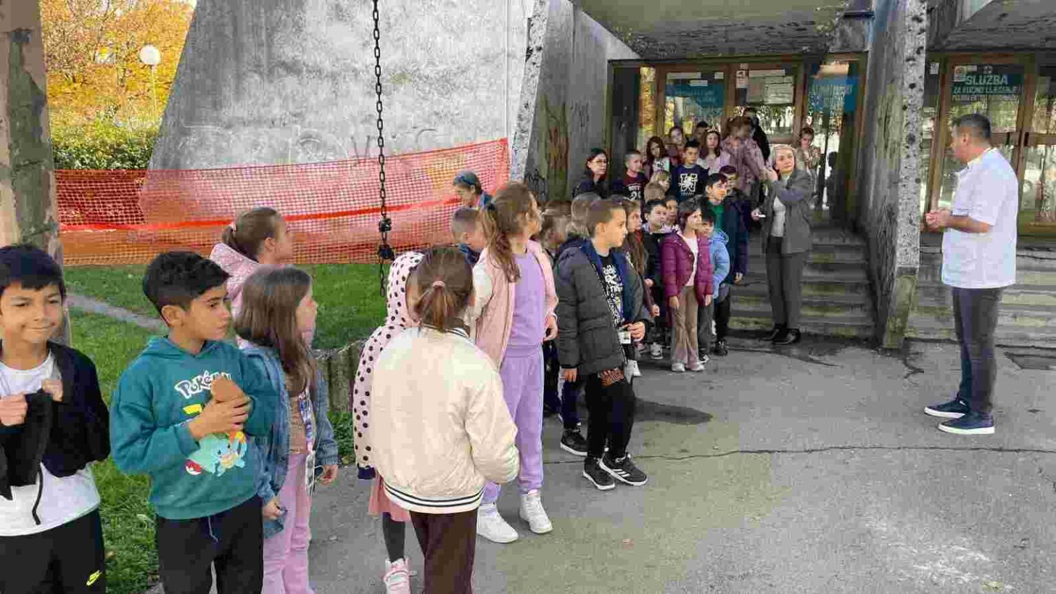 Učenici OŠ „Lukavac Grad“ posjetili Dom zdravlja Lukavac - LuPortal