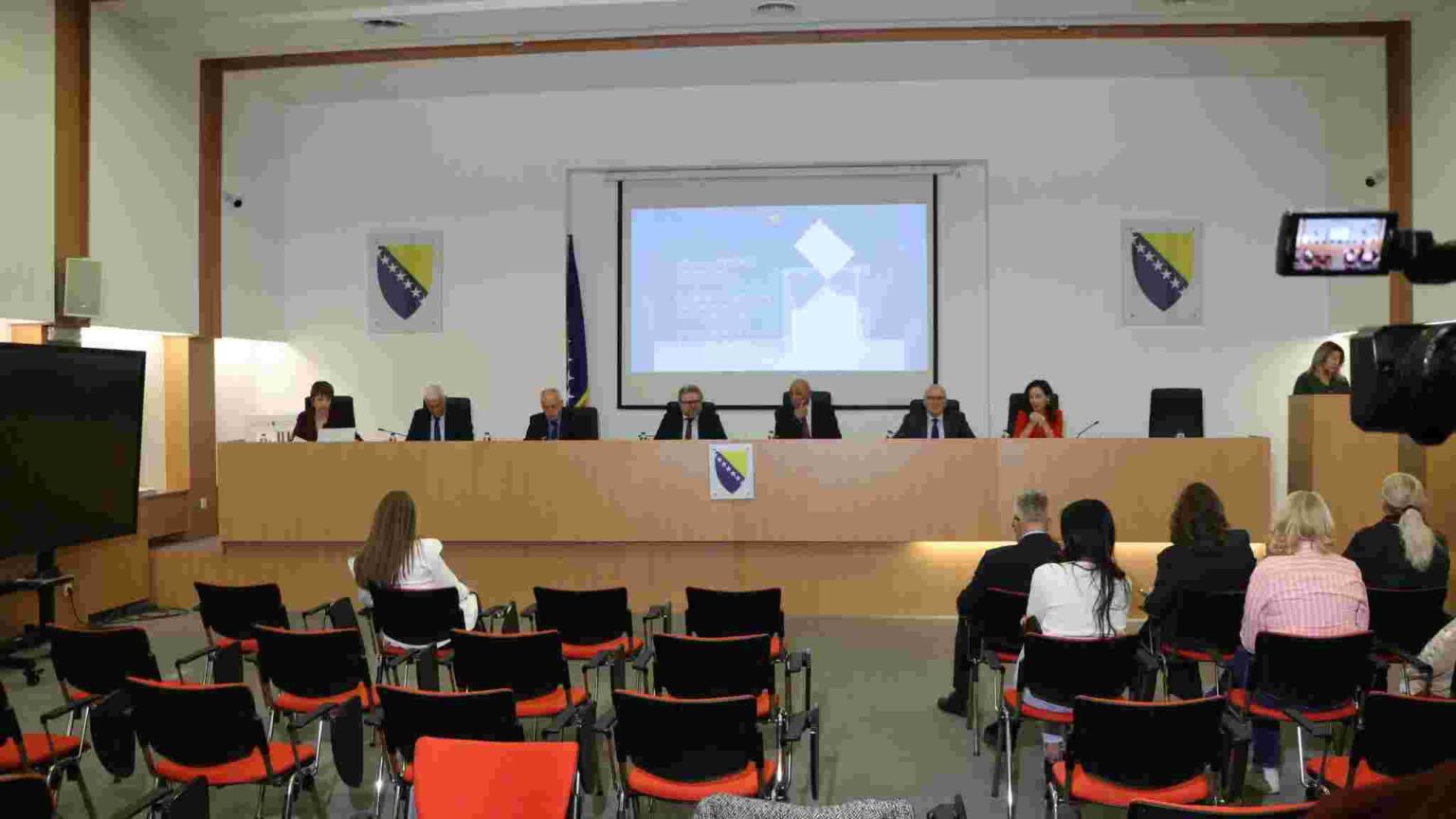 Manji odziv i tehnički problemi obilježili prijevremene izbore za predsjednika RS - LuPortal